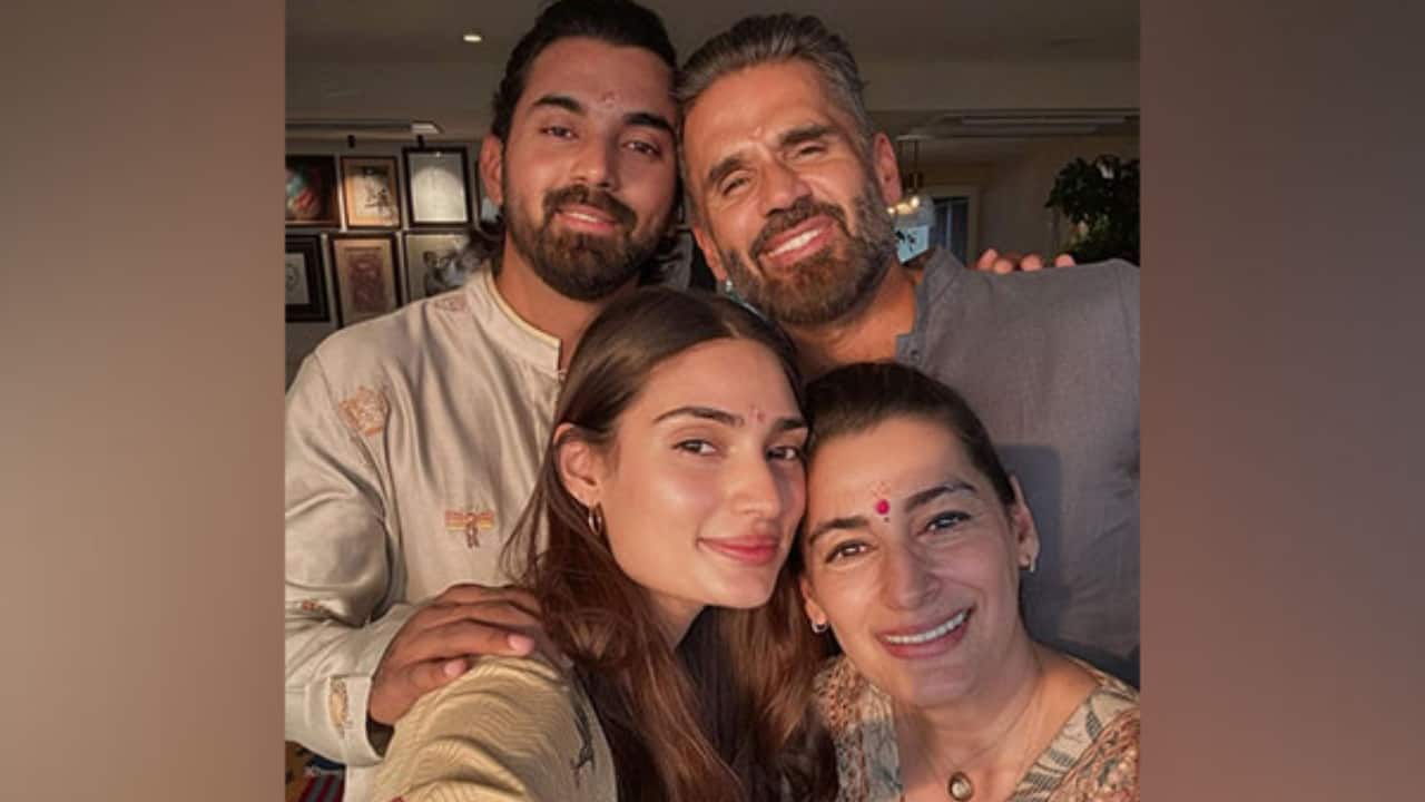Suniel Shetty and Athiya Shetty beam with pride as KL Rahul slams ...