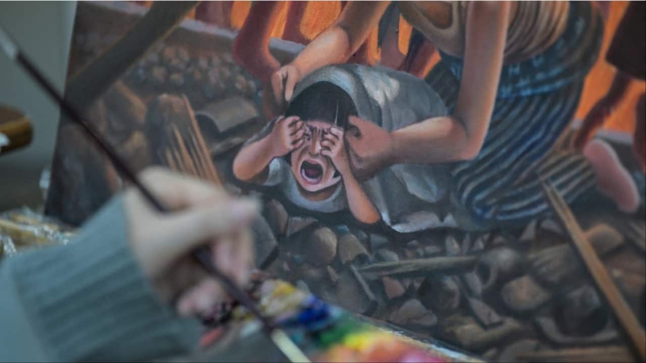 Hiroshima teens relay atom bomb horror with art