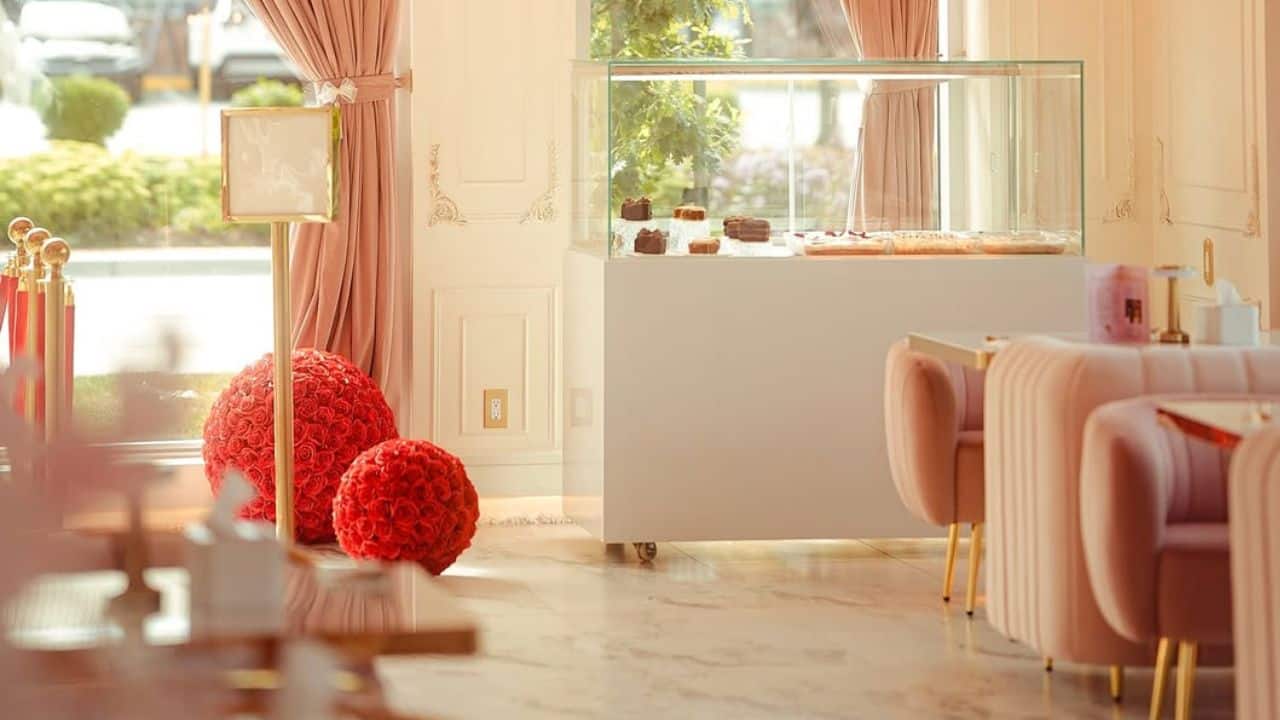 A peek into Kap’s Café: Kapil Sharma’s stylish new eatery ...