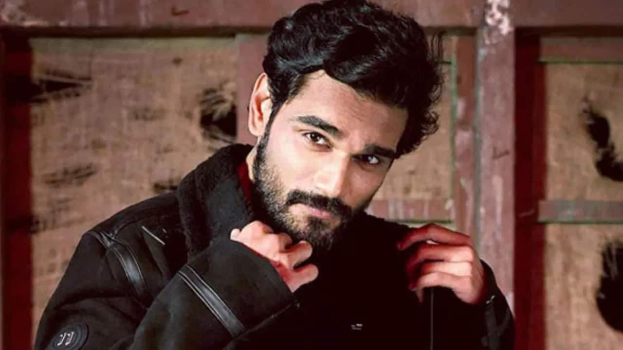 FIR filed against singer Yasser Desai for performing life-threatening ...