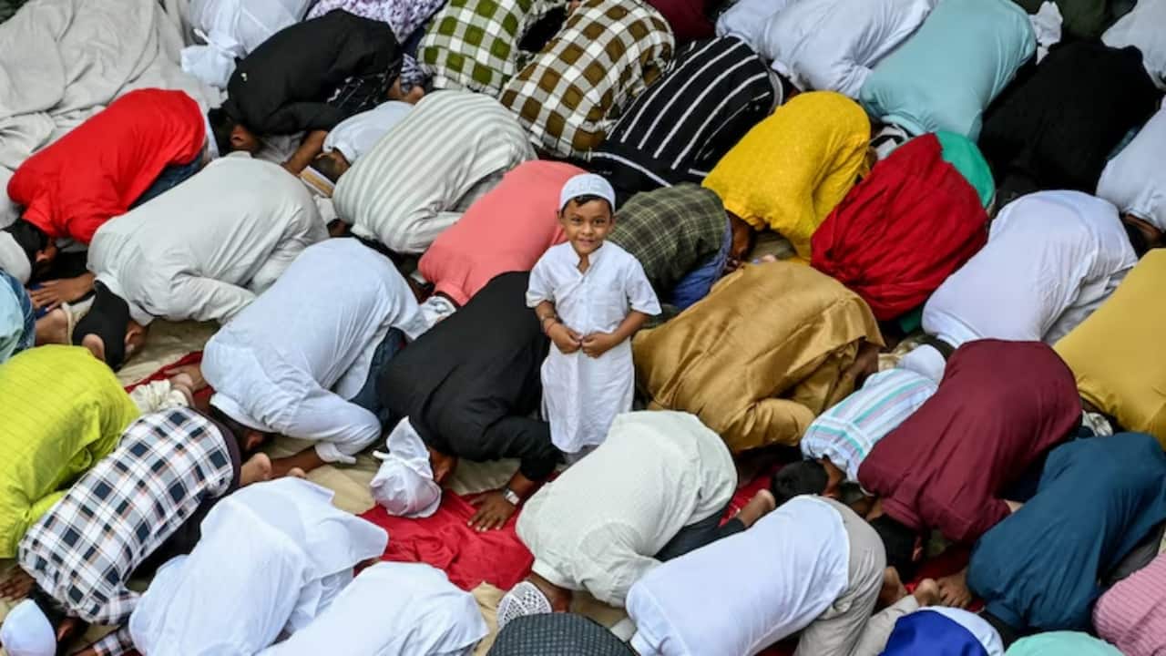 Islam fastest-growing religion in world, grew by 347 million in 10 ...