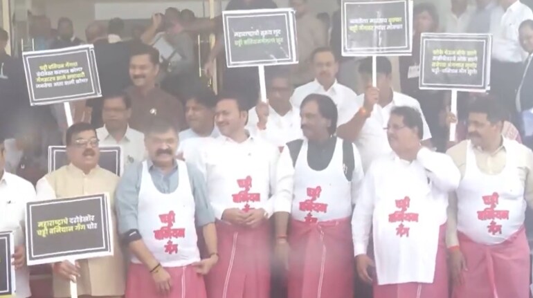 Maharashtra oppn launches dramatic 'lungi, baniyan' protest against ...