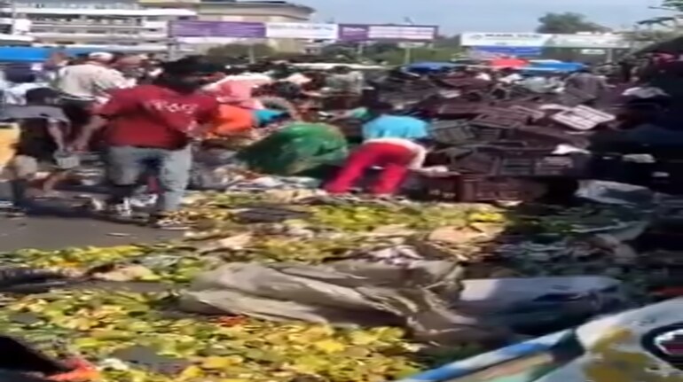 Mango-laden truck overturns in Dehradun: Viral video shows locals ...