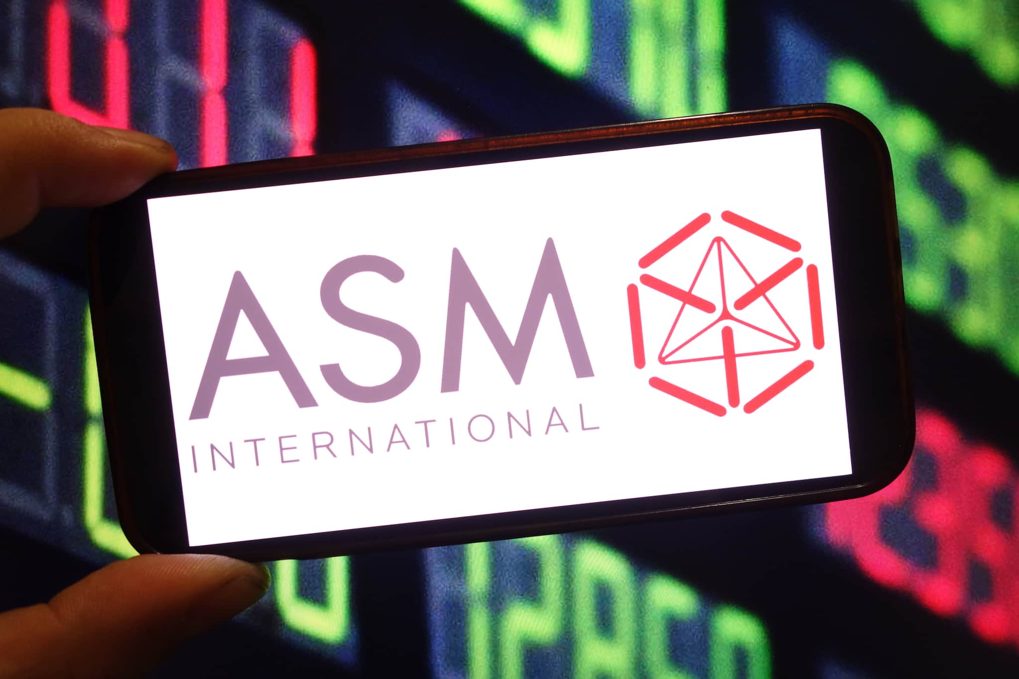 ASM shares fall sharply after chipmakers’ troubles weigh on bookings
