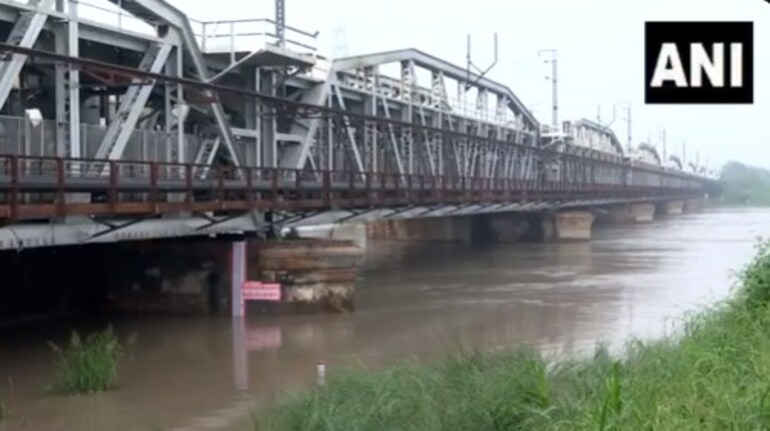 Yamuna rises 2 metres in a day in Delhi, nears warning mark - 'Part of ...
