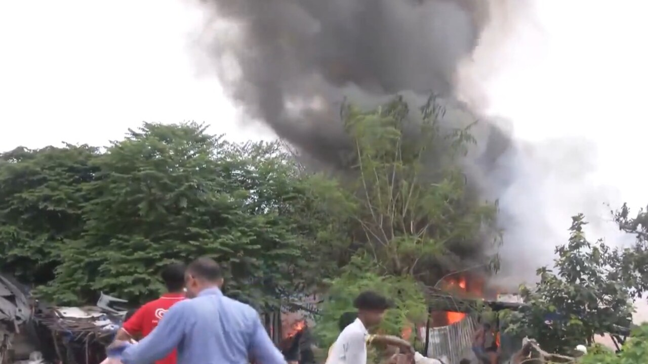 India News: Massive fire breaks out near Kolkata bypass | Moneycontrol News