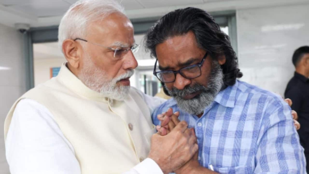 Watch: PM Modi consoles Hemant Soren as he breaks down after father ...