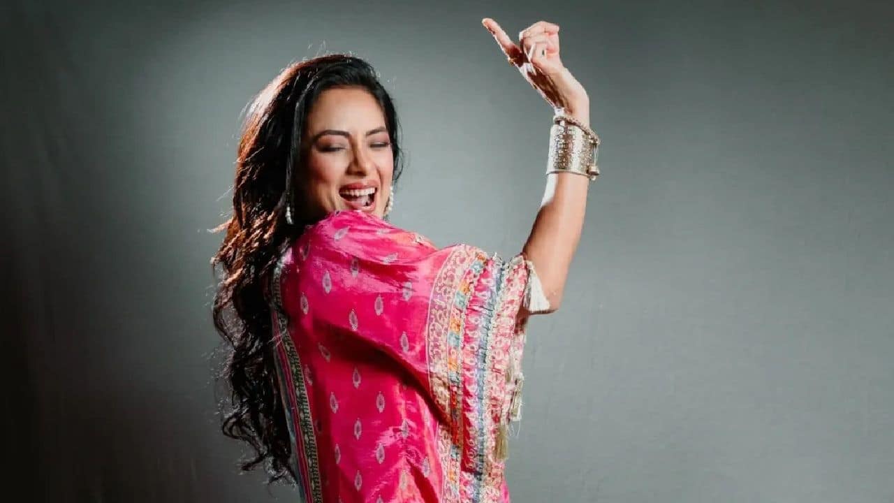 Rupali Ganguly's latest kaftan suit gives us festive vibes ...