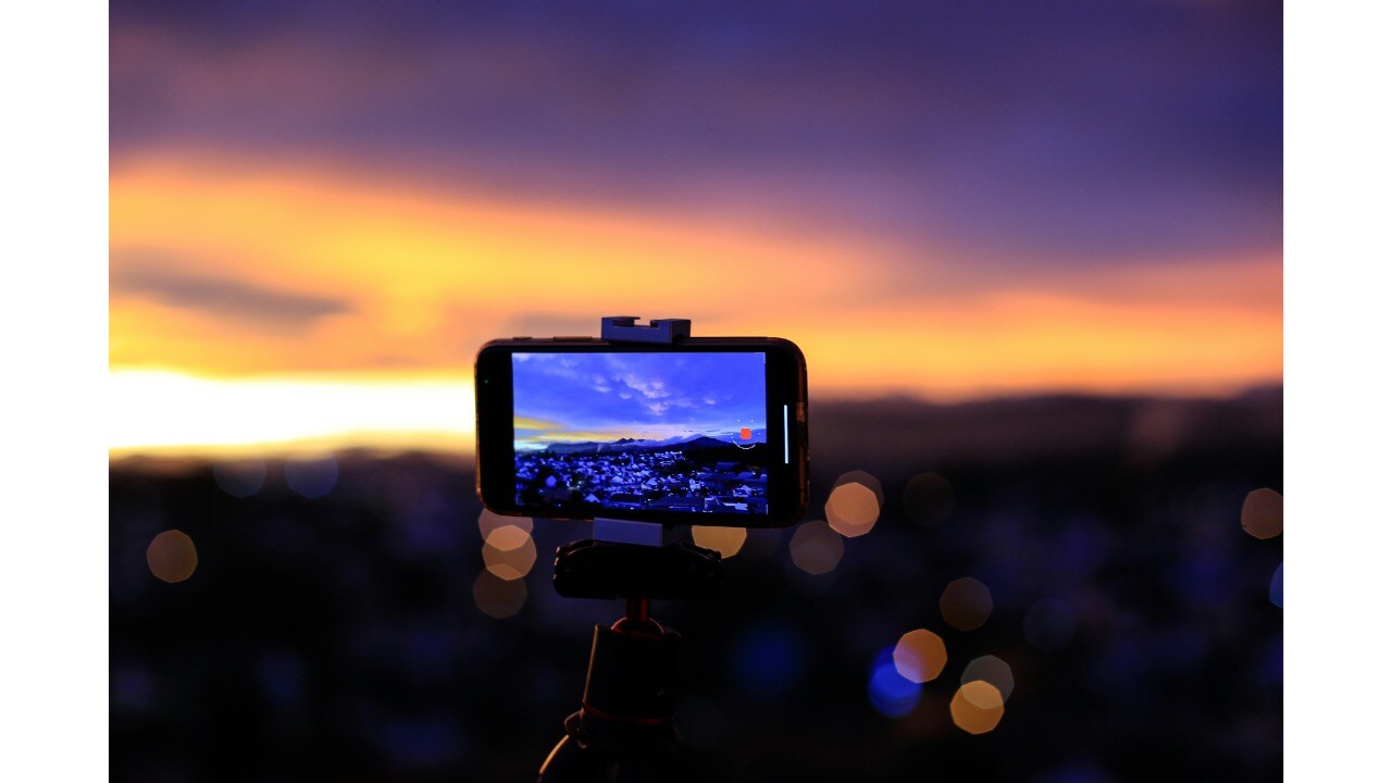 Top 8 camera smartphones under Rs 25,000 from Samsung, Xiaomi, Vivo ...