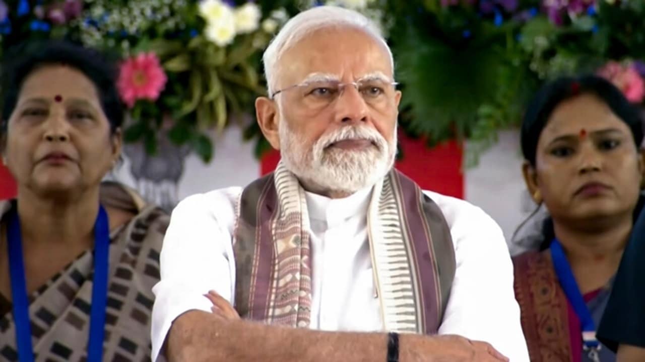 PM Modi In Gujarat Live Updates: PM Modi inaugurates Rs 5,400 crore ...