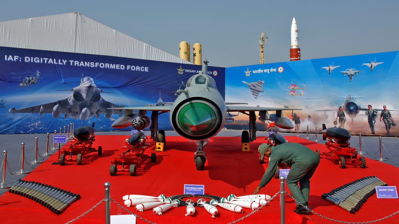 IAF workhorse MiG-21 makes final sorties at Nal; farewell in Chandigarh ...