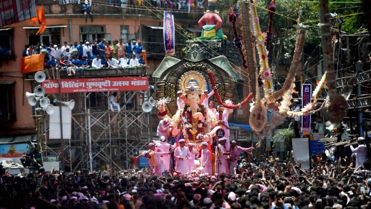 Lalbaugcha Raja 2025: 10 Stunning Images from the Last 10 Years