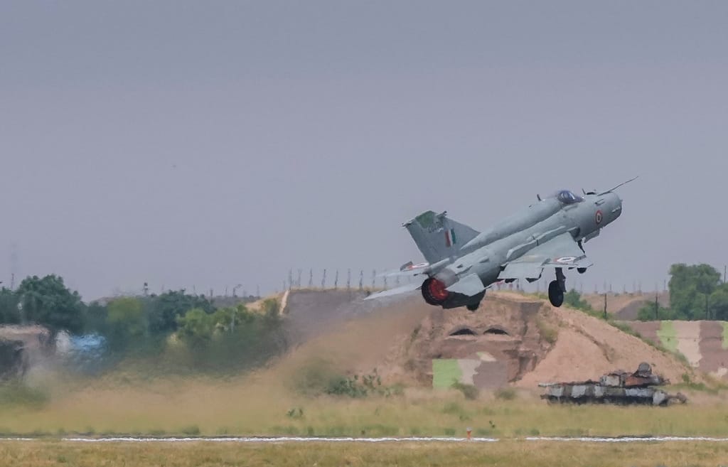End of 60-year journey: IAF MiG-21 flies into history | See pics ...