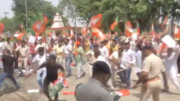 Congress, BJP workers clash over PM Modi abuse row in Patna | Video