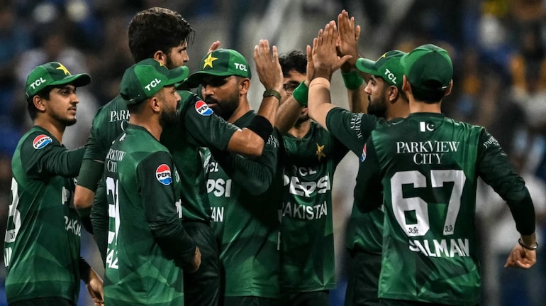 Pakistan fight past Sri Lanka by 5 wickets to stay afloat in Asia Cup