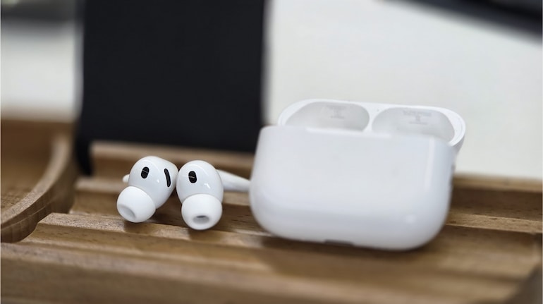 Apple AirPods with cameras enter advanced testing stage; Siri ...