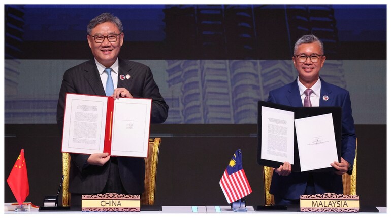 China and ASEAN sign expanded free trade pact