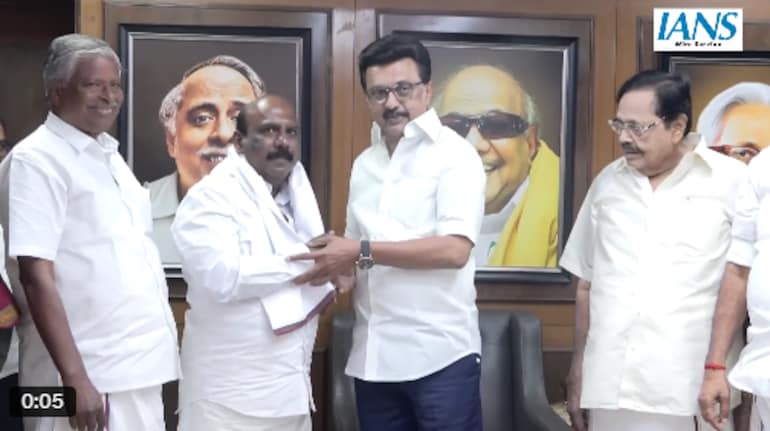 Manoj Pandian joins DMK in CM Stalin’s presence in Chennai
