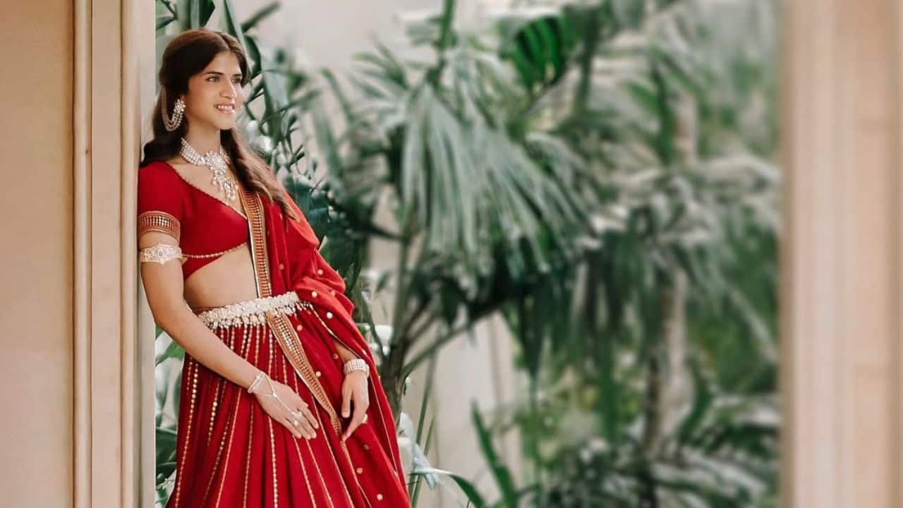 Allu Sirish and Nayanika look royal in unseen pics from their engagement ceremony | Moneycontrol ...