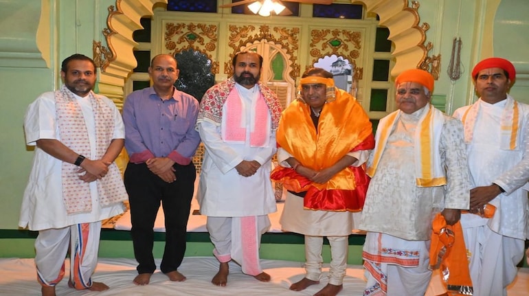 Mukesh Ambani visits Nathdwara, Guruvayur, Tirumala; donates crores for ...