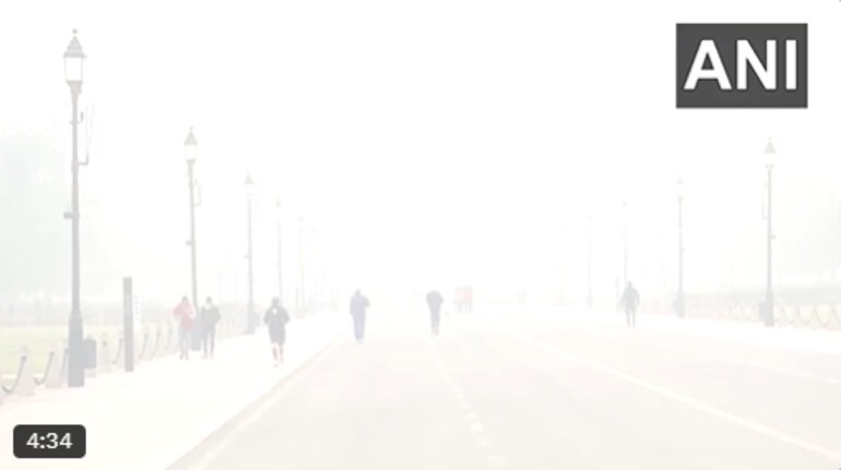 Delhi AQI at 385 as thick smog engulfs national capital, India Gate ...