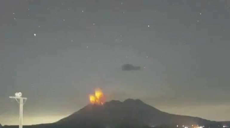 Japan’s Sakurajima volcano erupts, sending 4.4 km plume into sky; alert ...