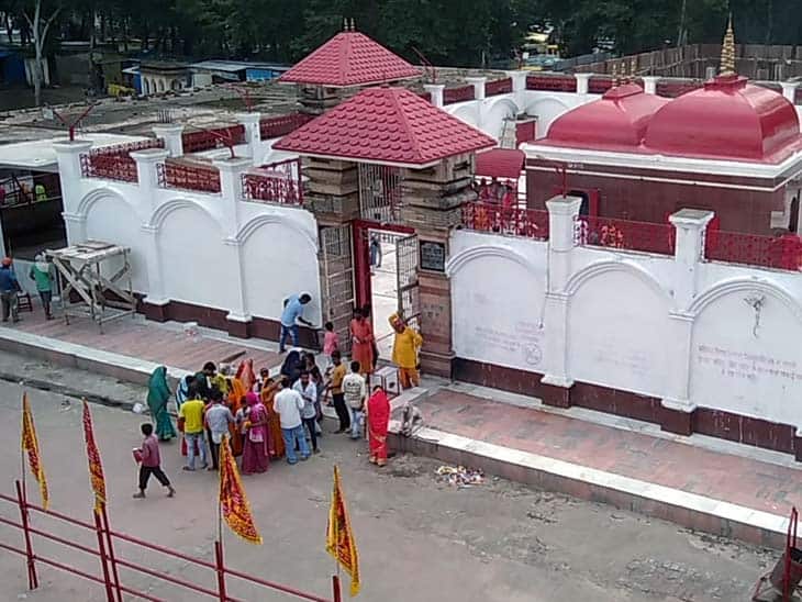 Gold crown stolen from revered Thawe temple in Bihar's Gopalganj