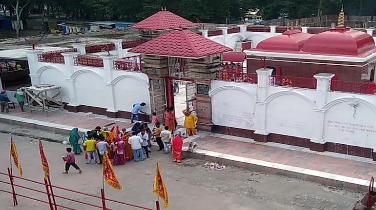 Gold crown stolen from revered Thawe temple in Bihar's Gopalganj