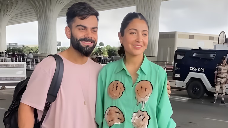 Anushka Sharma and Virat Kohli return from Alibaug gateaway, wave at fans near Gateway of India