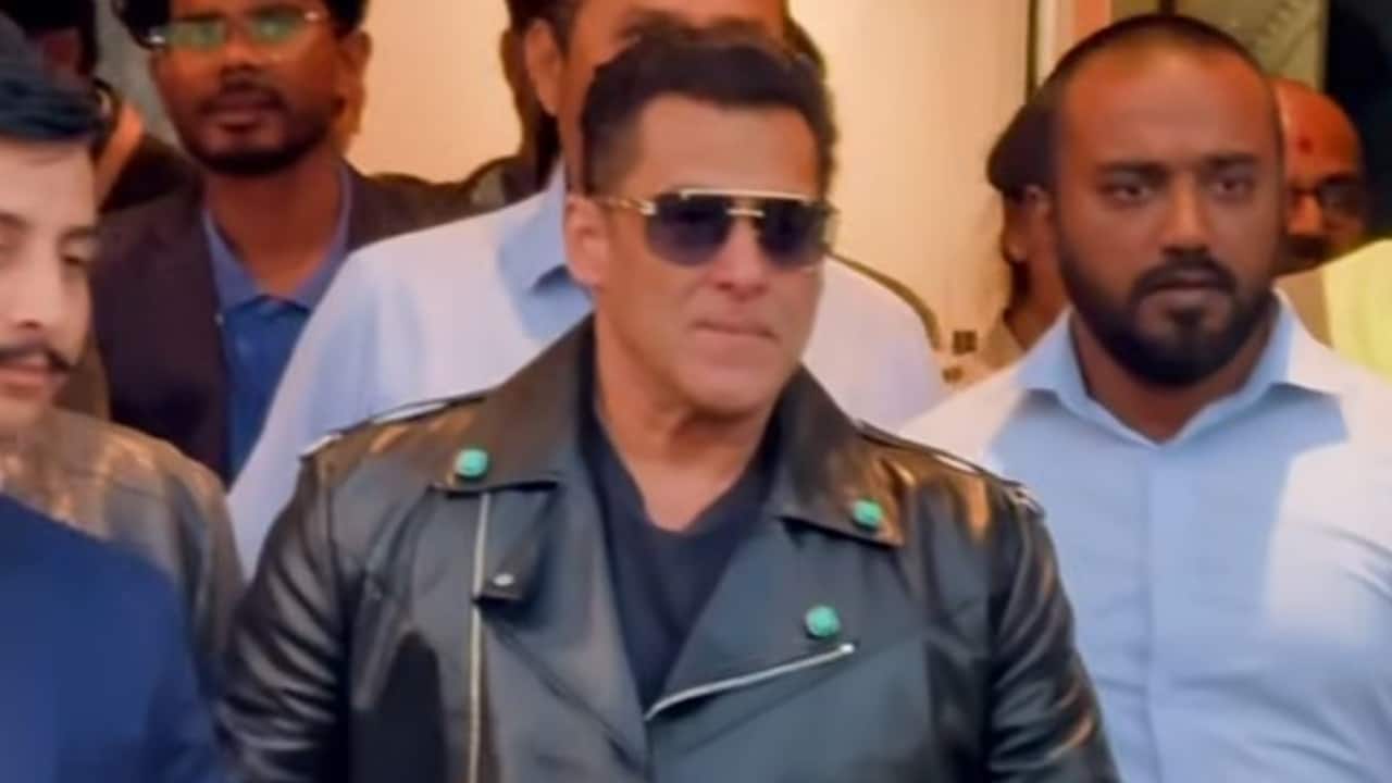 Salman Khan arrives in Jamnagar to ring in New Year 2026, warmly greets ...