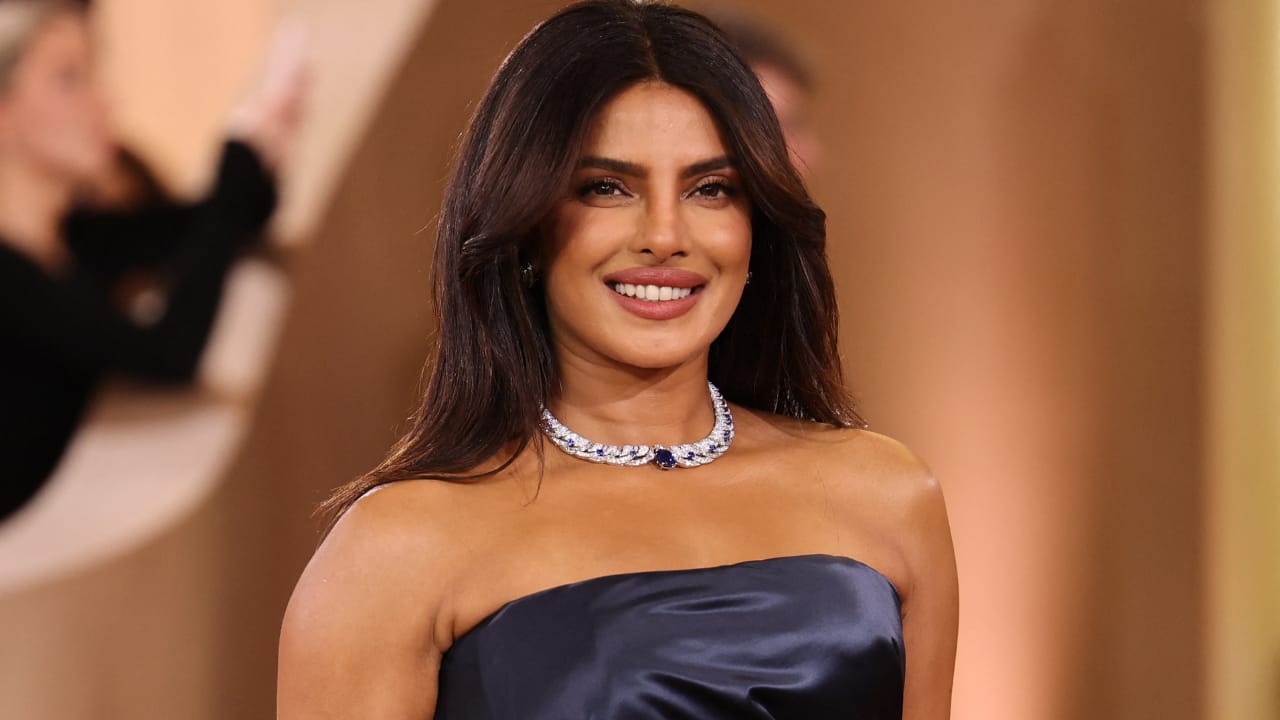 PICS: Priyanka Chopra honours Indian roots with Namaste, exudes ...