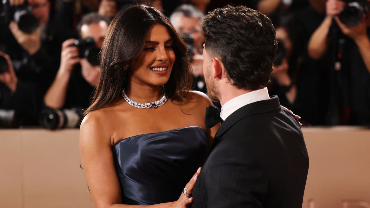 PICS: Priyanka Chopra honours Indian roots with Namaste, exudes ...