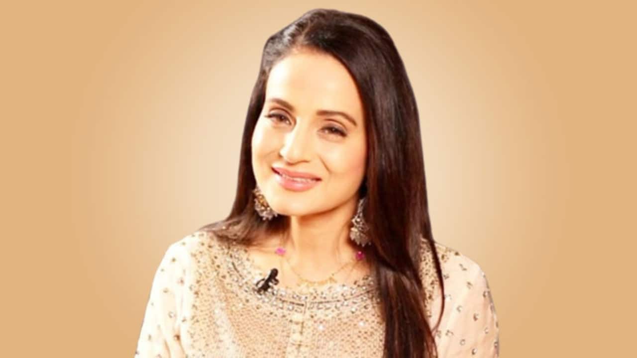 Ameesha Patel warns fans after imposter uses fake phone number to scam ...