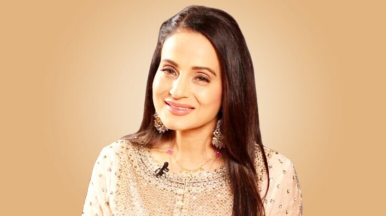 Ameesha Patel warns fans after imposter uses fake phone number to scam ...