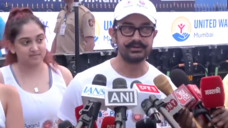 Aamir Khan arrives in style at Tata Mumbai Marathon 2026, speaks in ...