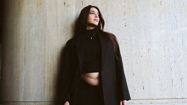Sonam Kapoor flaunts baby bump in all-black look, redefines maternity style