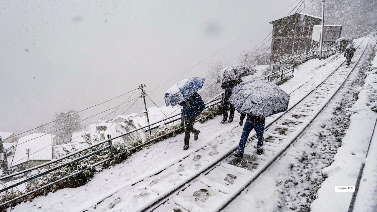 Shimla sees season’s first heavy snowfall, tourists flock to the hill ...