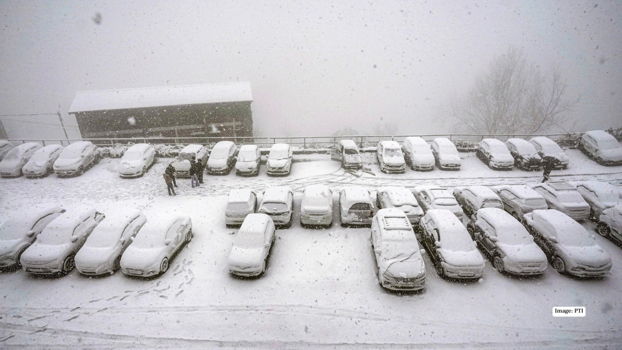 Shimla sees season’s first heavy snowfall, tourists flock to the hill ...