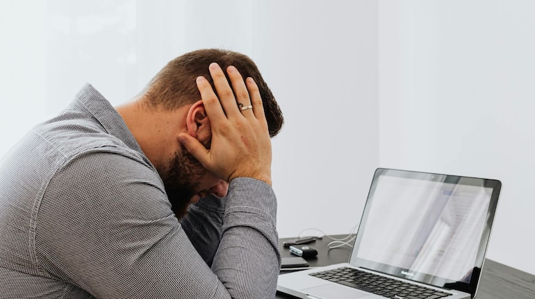 Employee fired for being 10 minutes late to office, Reddit post sarks ...