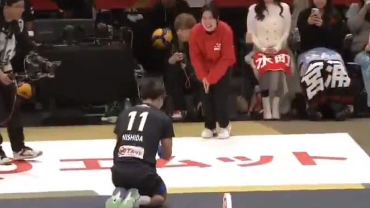 Japanese volleyball player’s accidental serve hits judge, his apology ...