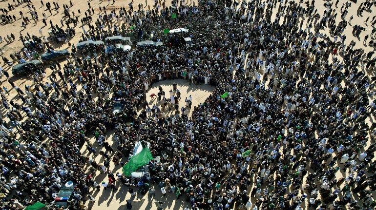 Libya: Thousands gather in Bani Walid for burial of Muammar Gaddafi’s ...