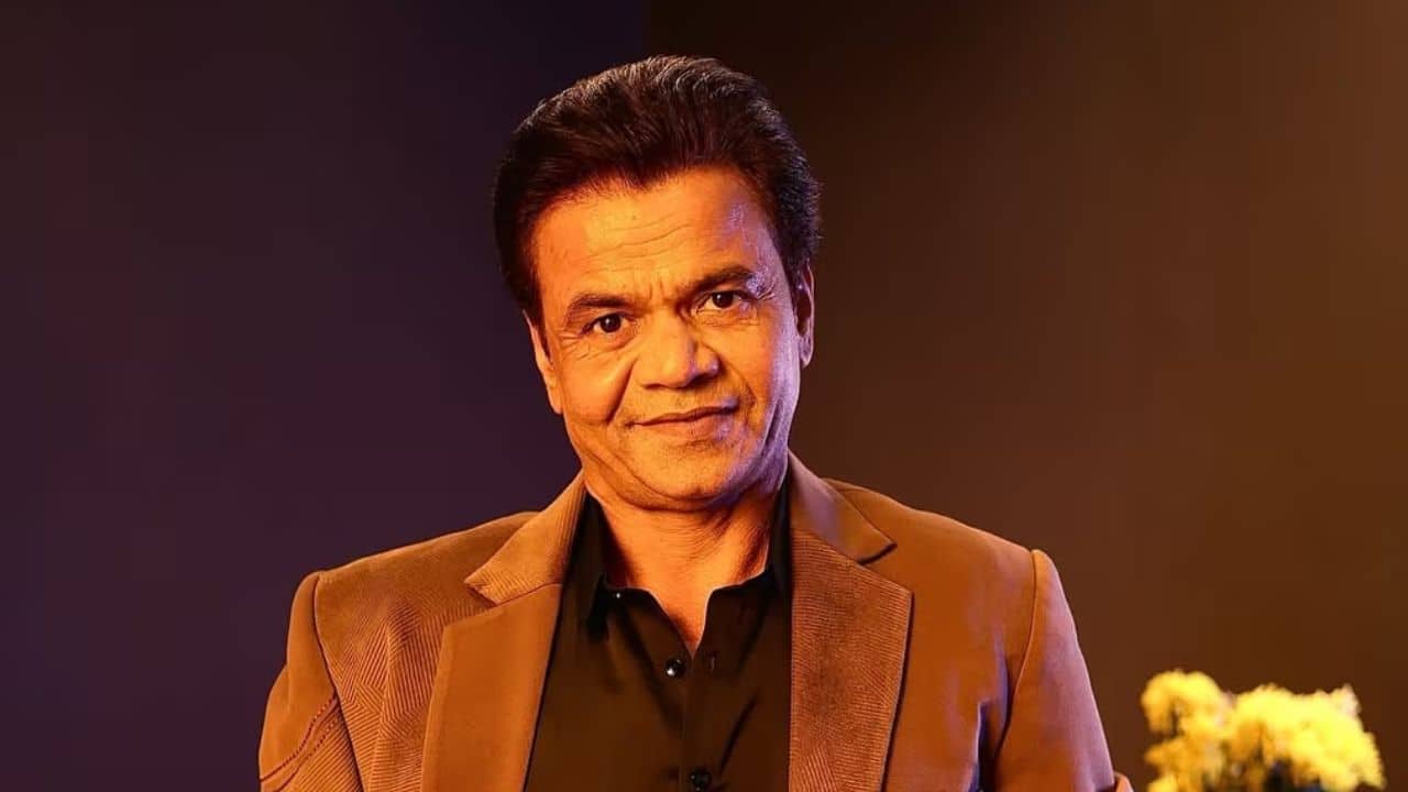 Rajpal Yadav pays an emotional tribute to Prateek Yadav during Terahvi ...