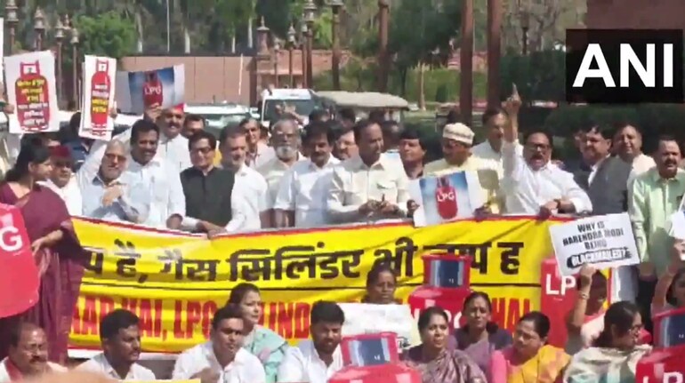 Oppn seeks to step up attack on govt over fuel shortage