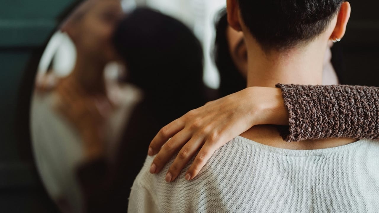 Love bite turns deadly for teenager, triggers stroke after blood clot ...