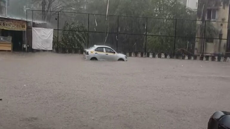 Rain batters Pune: Unseasonal downpour turns ‘roads into rivers’, IMD ...