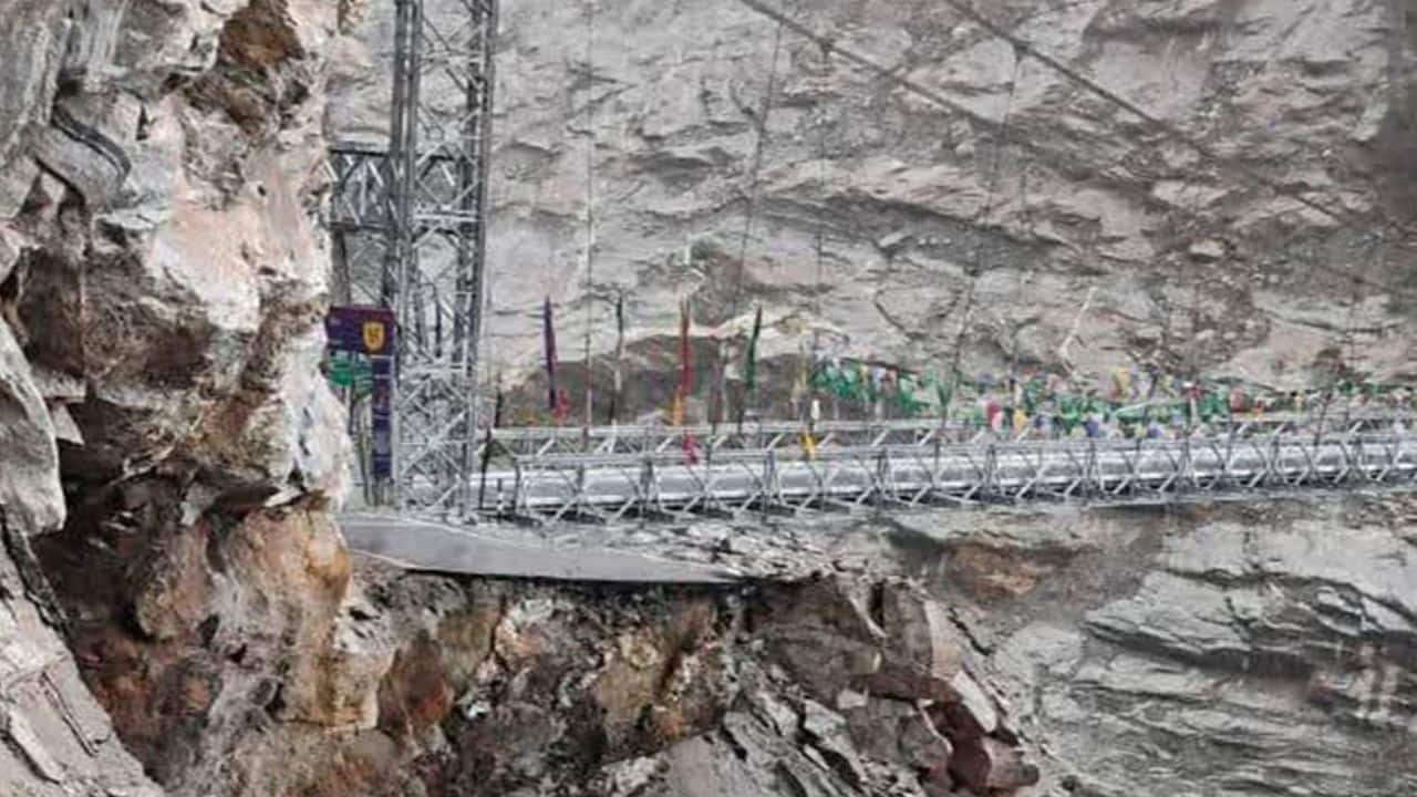 Sikkim: Around 1,500 tourists stranded in Lachen, evacuation process ...