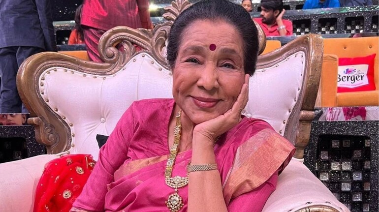 Asha Bhosle suffers cardiac arrest, admitted to Breach Candy Hospital