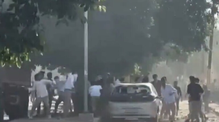 Traffic chaos in Noida after workers’ protest turns violent, commuters ...