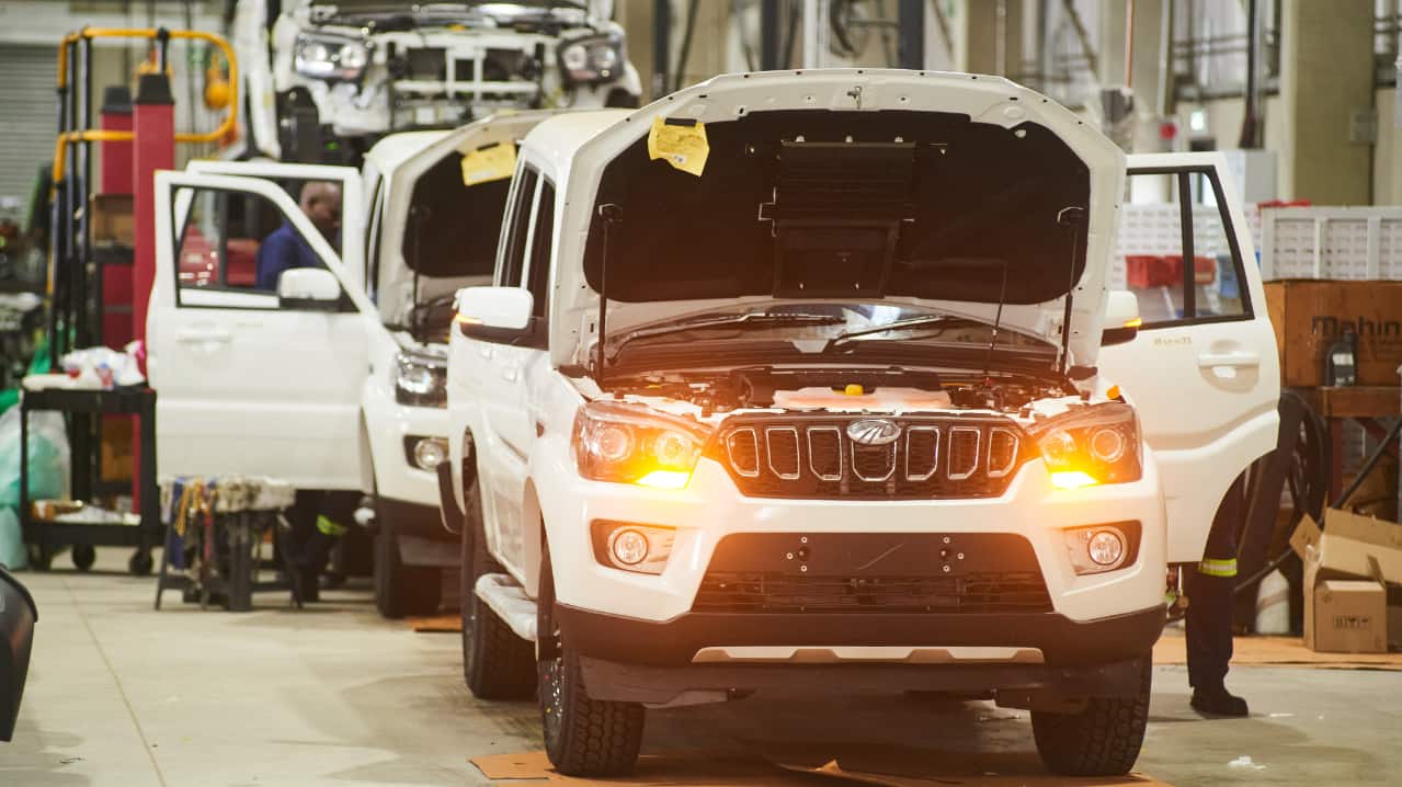 Mahindra & Mahindra falls nearly 2% as supplier labour shortage ...