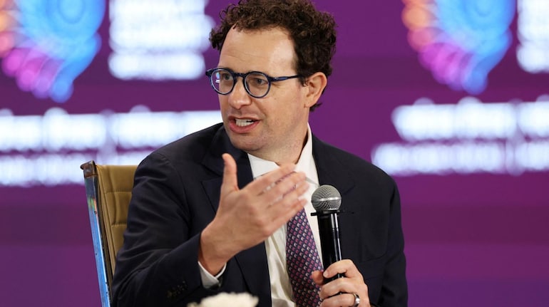 Anthropic CEO to meet White House chief of staff amid Pentagon dispute ...